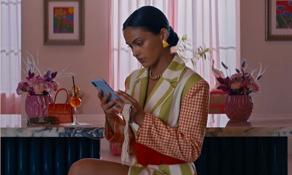 Los looks de Camila Mendes en su nueva película son una mezcla de ...