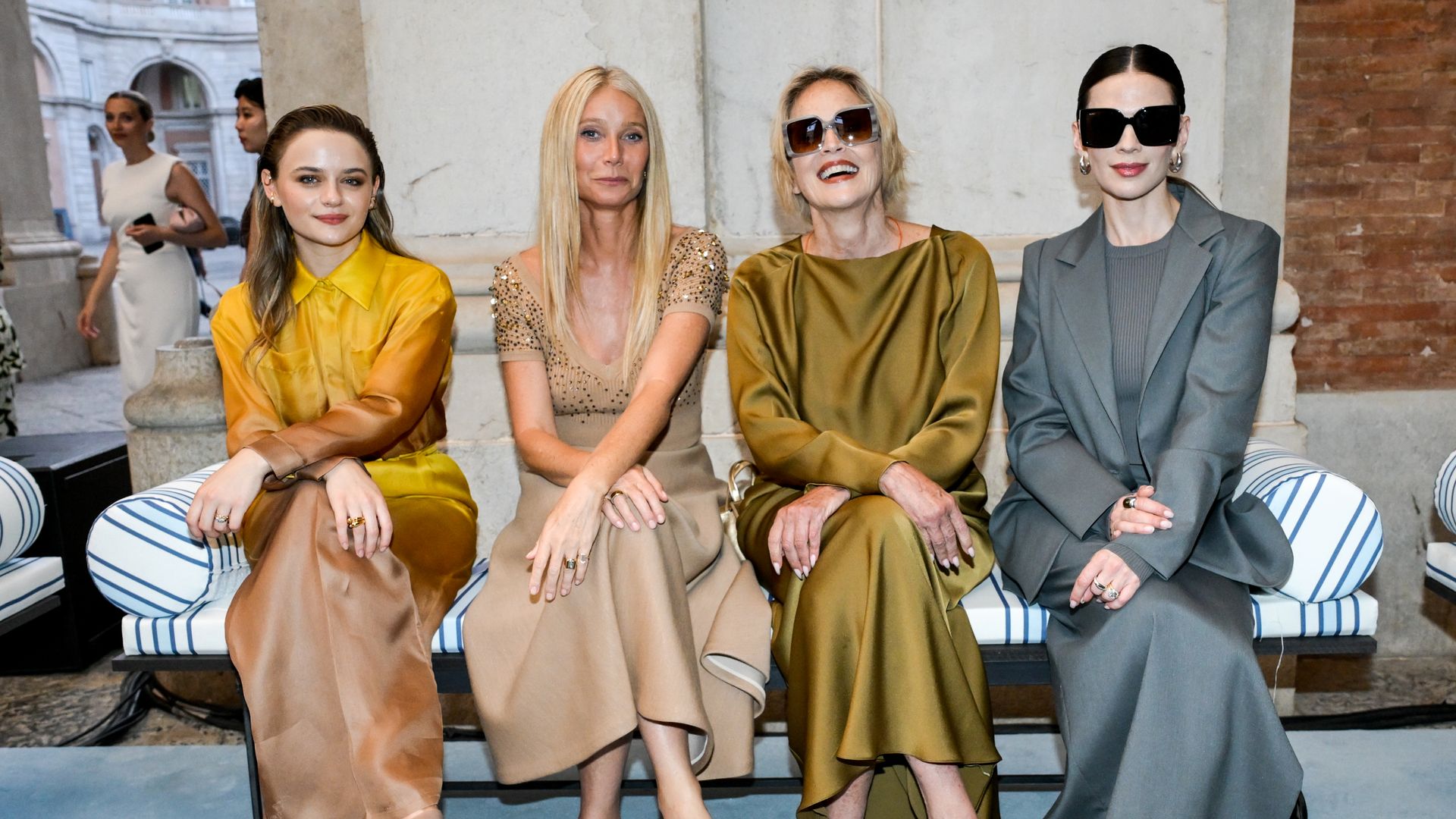 Gwyneth Paltrow, Sharon Stone y Joey King en el 'front row' del desfile ...