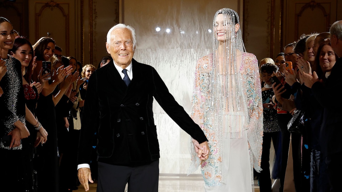 Bokep indo viral montok the lady looked a bit older than