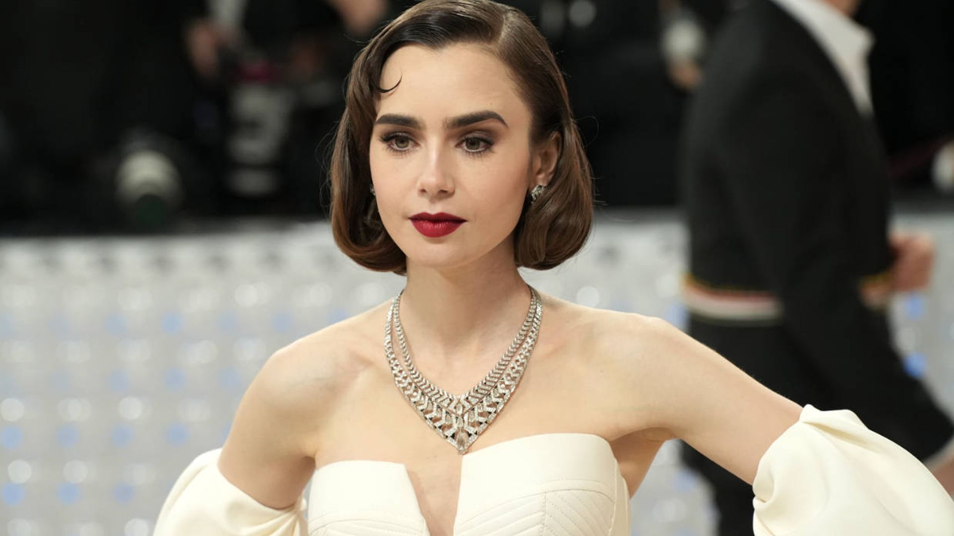 Lily Collins arrasa con sus 'selfies' sin maquillaje