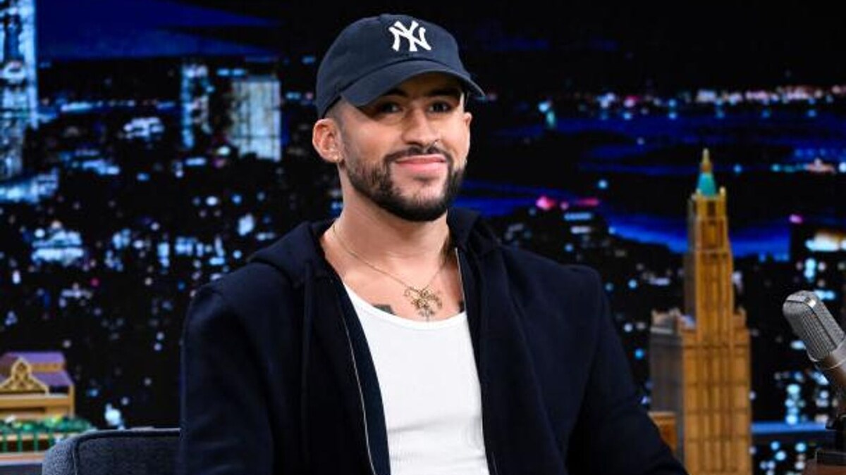 Bad Bunny sorprende con su llegada a Puerto Rico | ¡HOLA!