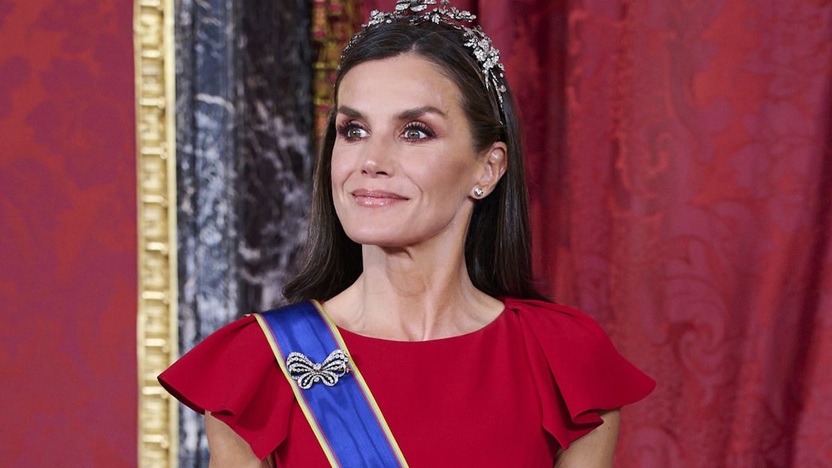 Doña Letizia moderniza la tiara floral y confirma su dúo ganador