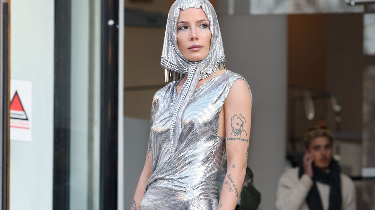 Los looks metalizados en honor a Paco Rabanne un mes después de su muerte