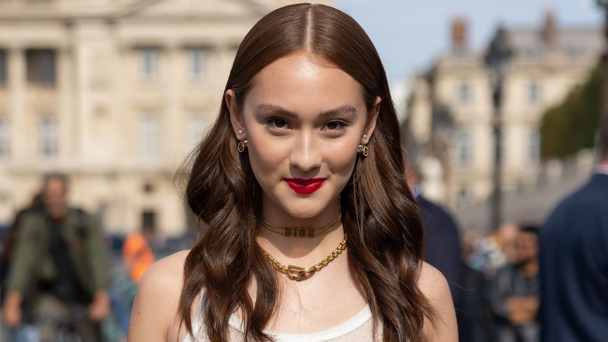 Lola Tung: así es el estilo juvenil de la actriz que se convertirá en la nueva chica de moda