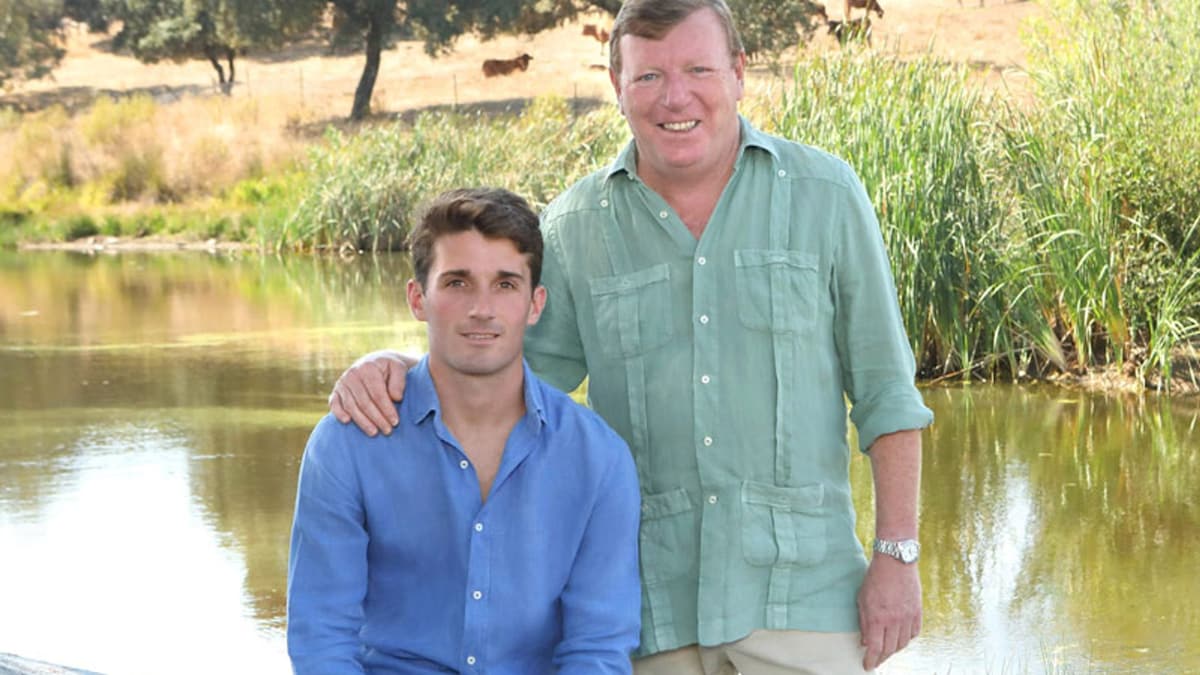 En ¡HOLA!, César Cadaval (Los Morancos) nos recibe en su casa rodeado ...