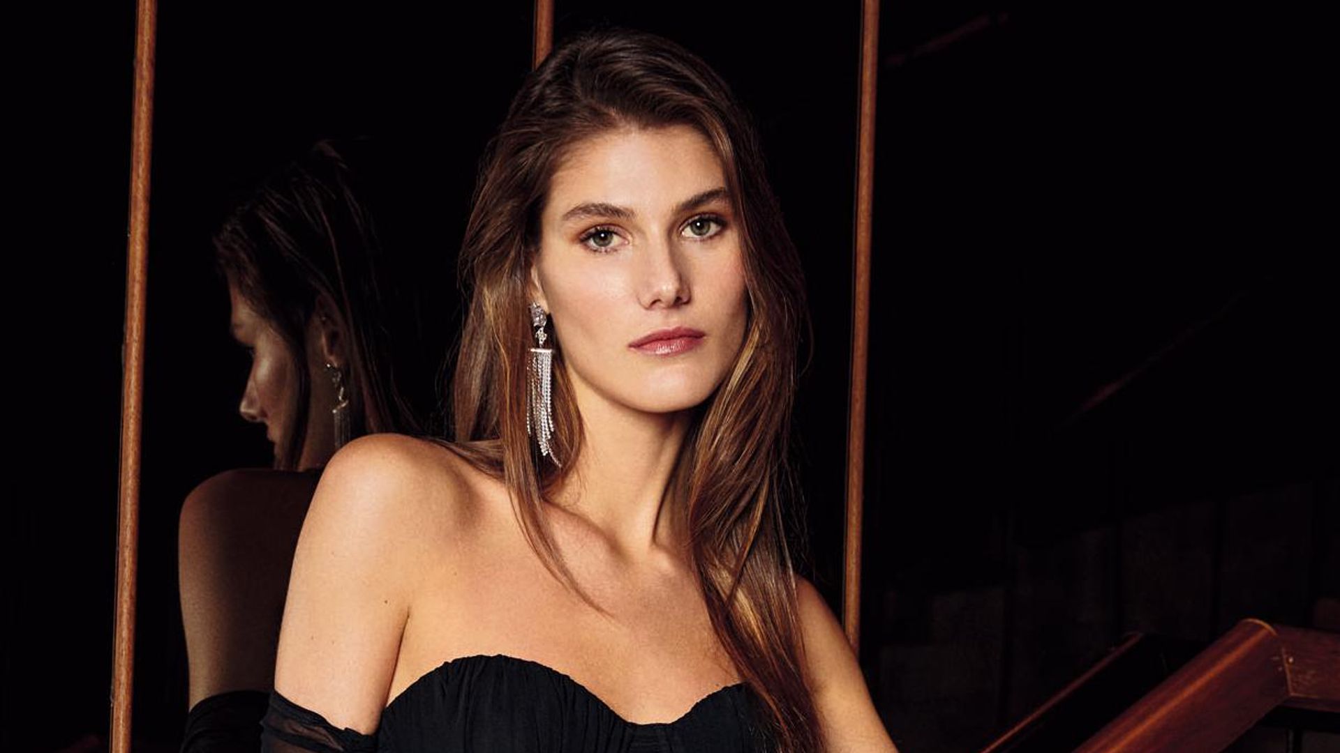 Lucía López posa con looks ideales para Navidad