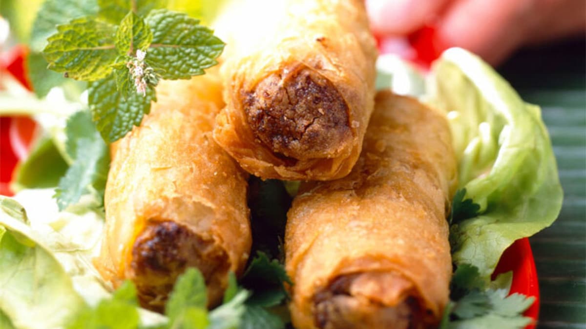 Rollitos 'nem' rellenos de pulpo y vegetales