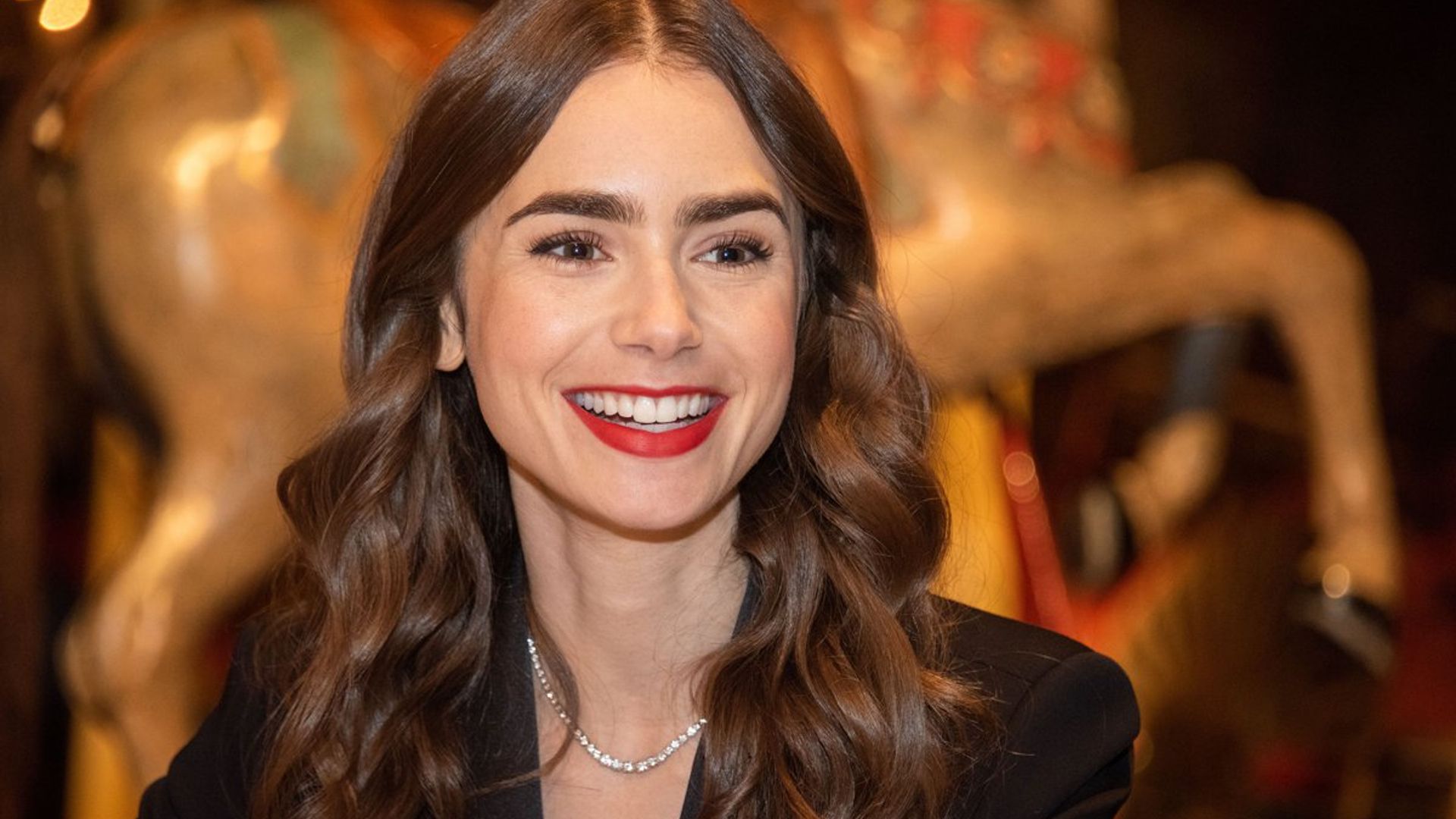 Lily Collins en París con su novio Charlie McDowell
