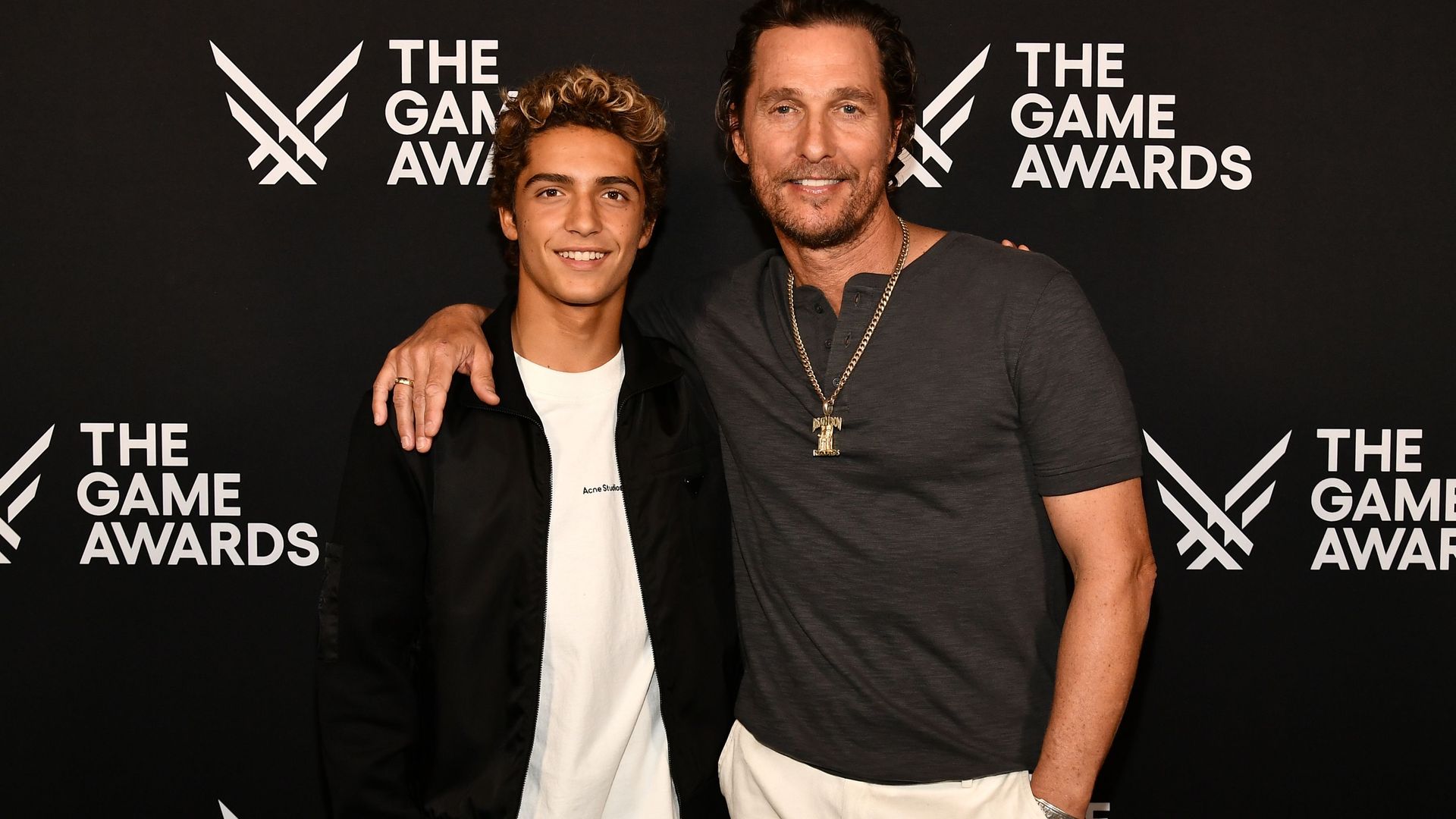Así es Levi, el hijo de Matthew McConaughey de 16 años que sigue sus ...