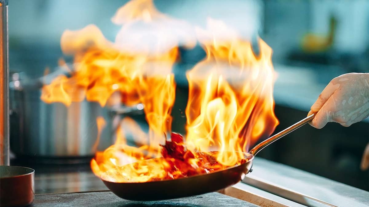 Cómo flambear un plato sin quemar la cocina