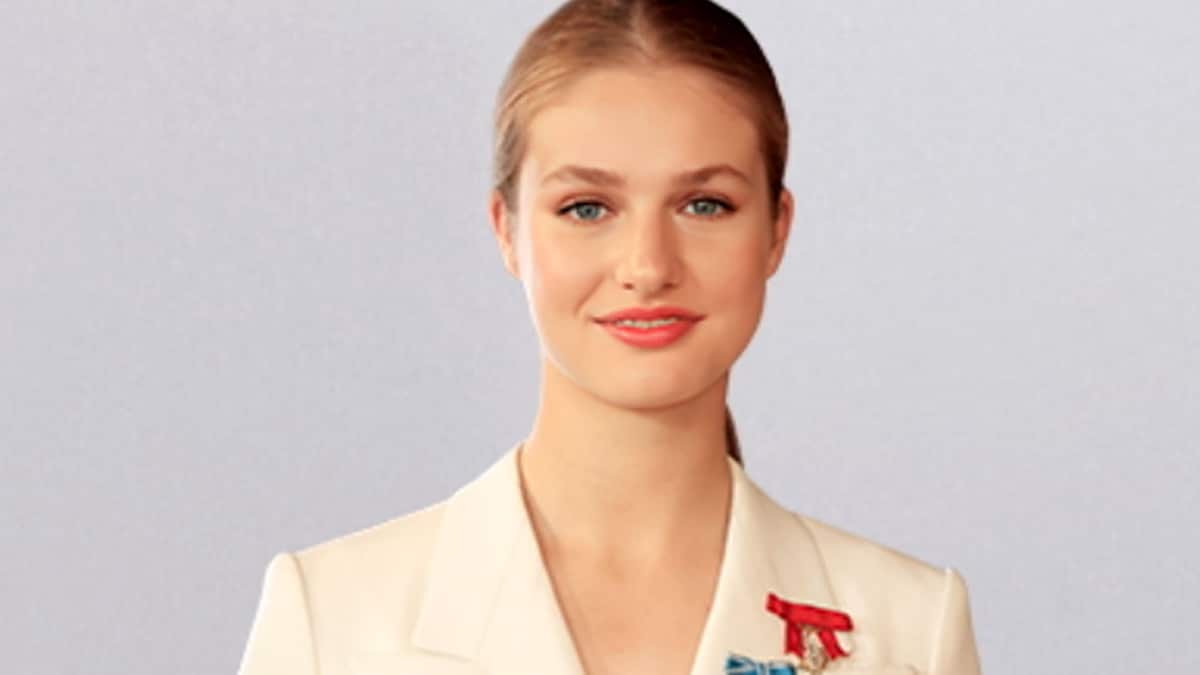 Los nuevos retratos oficiales de la princesa Leonor y la Infanta Sofía