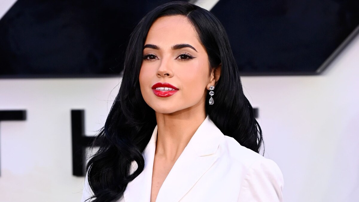 Becky G se suma al 'bridal core' de la manera más glamourosa posible ...