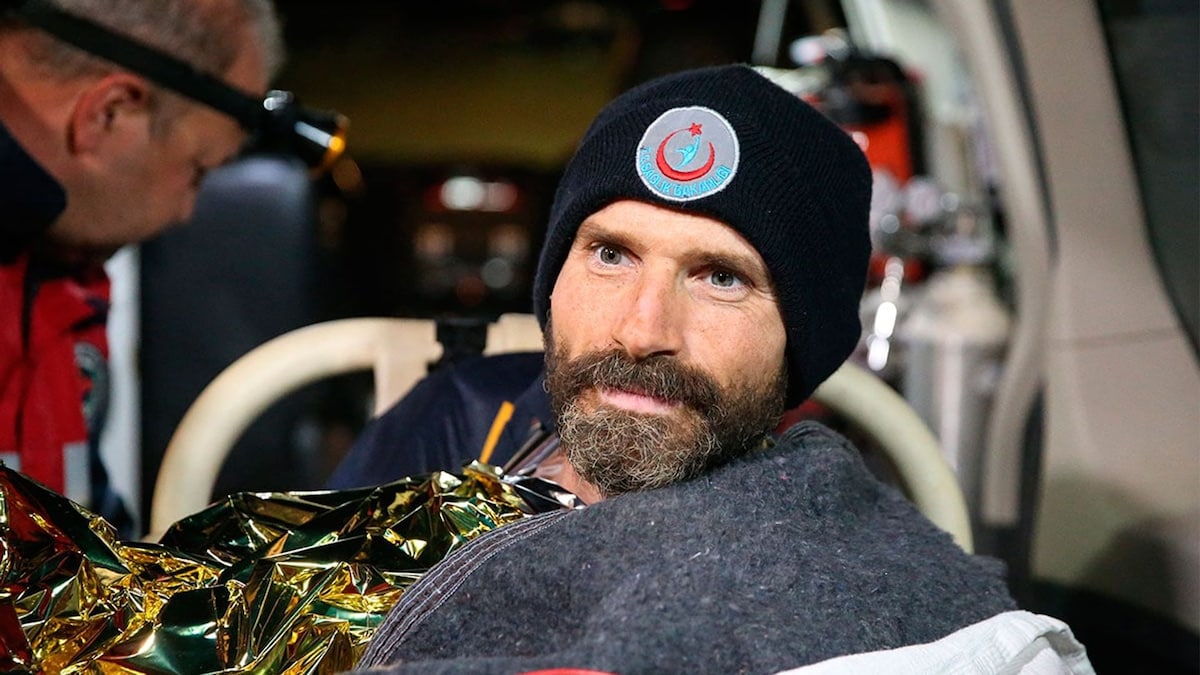 El heróico rescate del explorador Mark Dickey tras quedar atrapado en ...