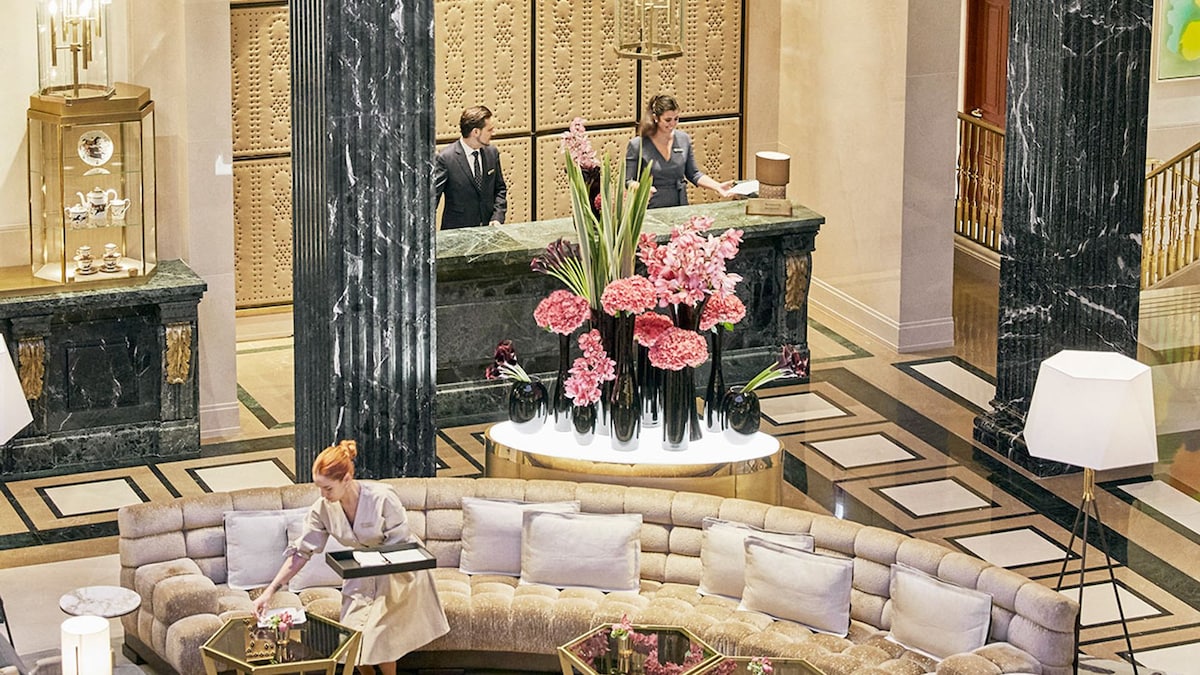 Qué hace un concierge en un hotel de lujo