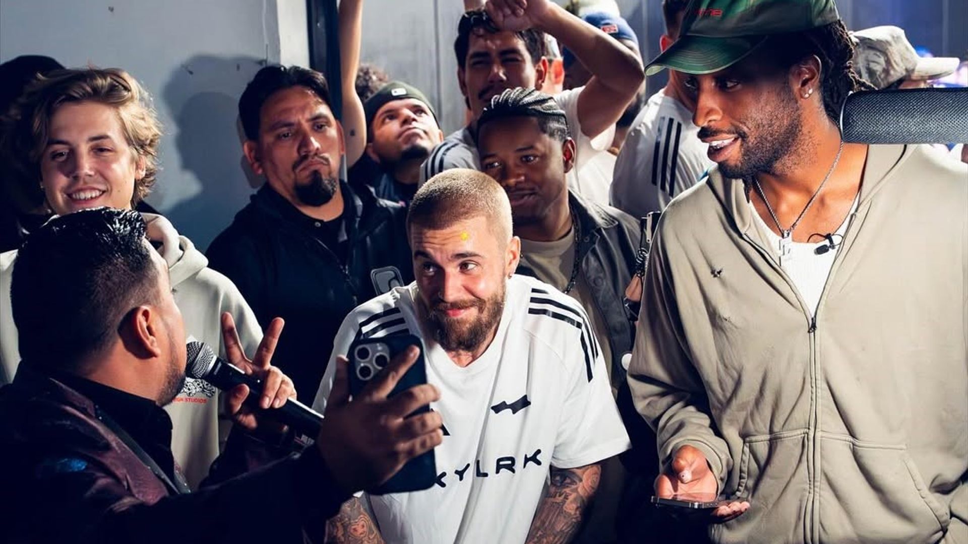 Justin Bieber muestra su talento musical al ritmo de la banda ...