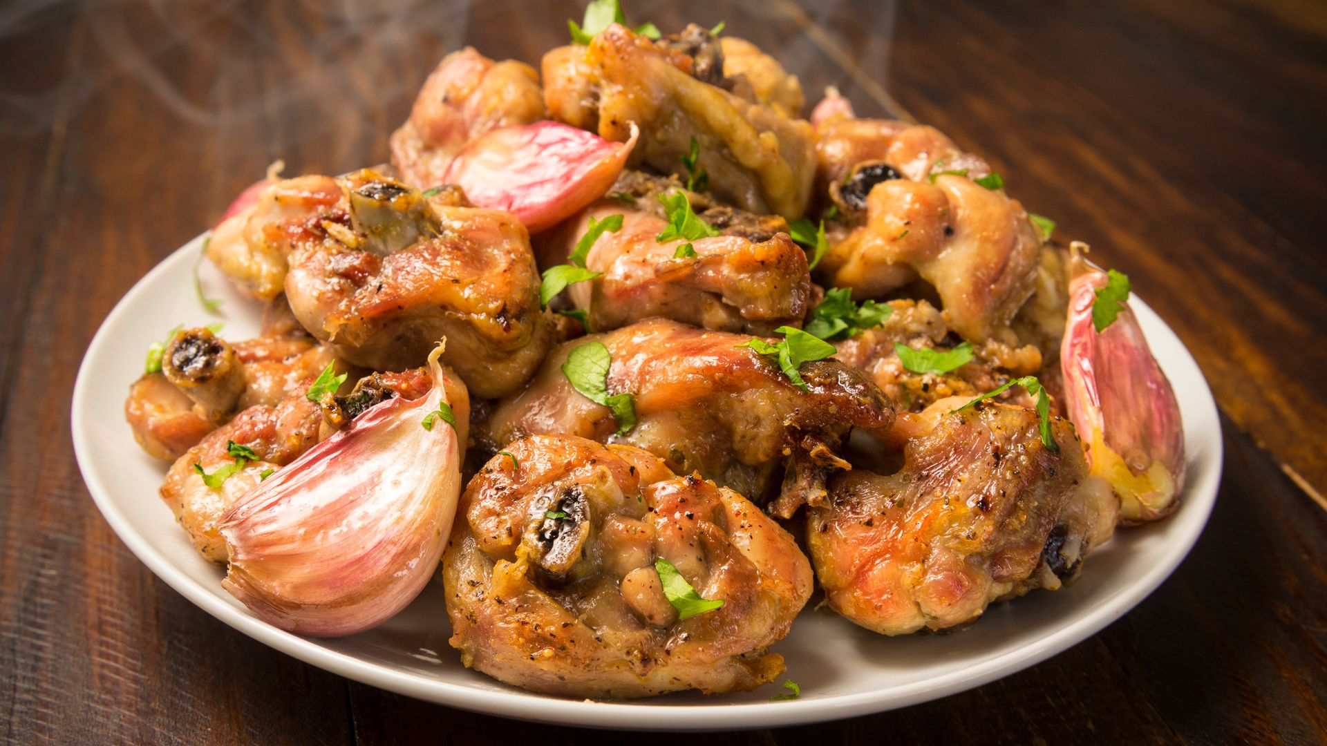Cómo hacer pollo al ajillo para que quede tierno, jugoso y crujiente ...