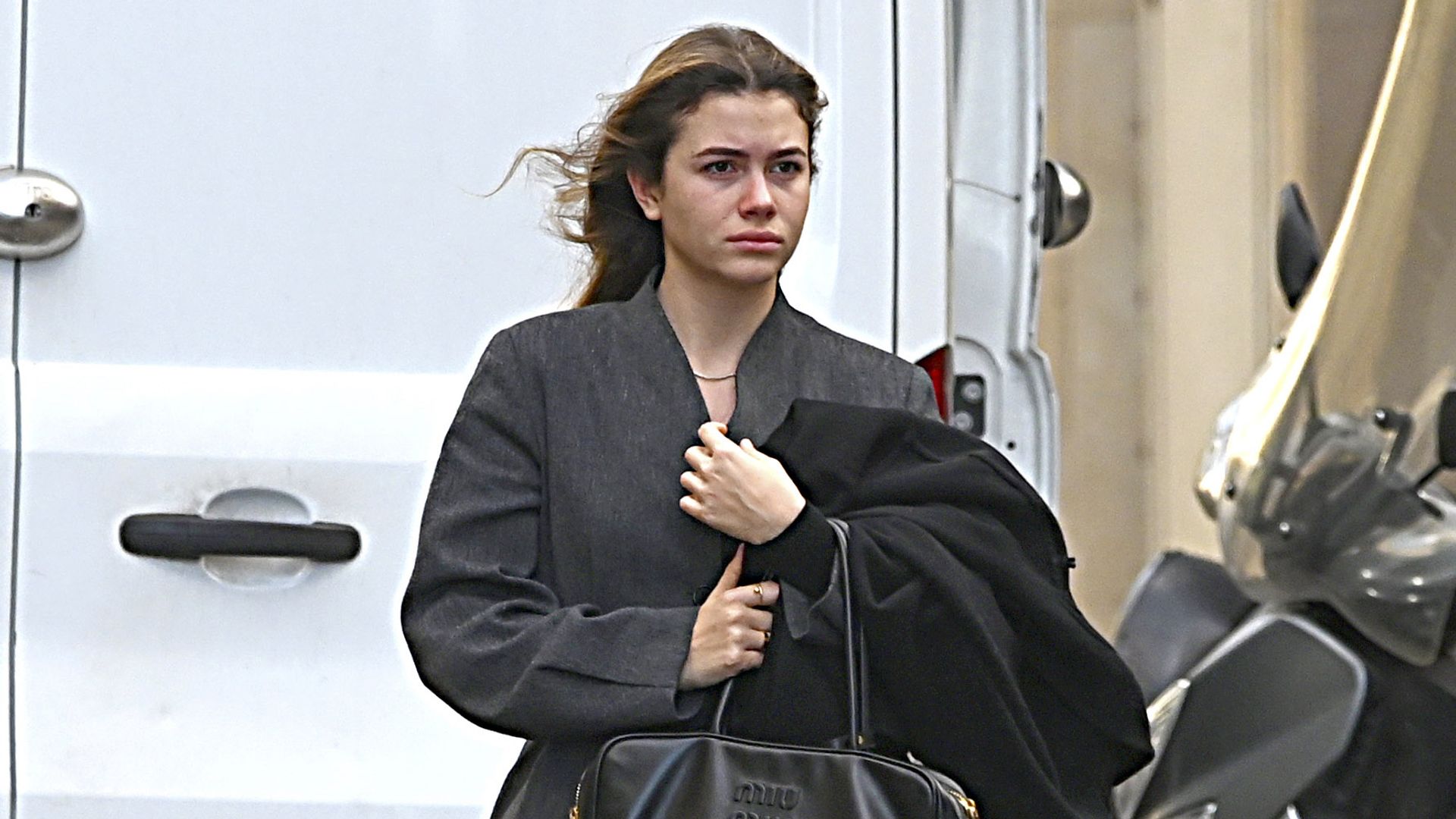 Clara Chía, sola en Barcelona tras la mudanza de Piqué a Miami | ¡HOLA!