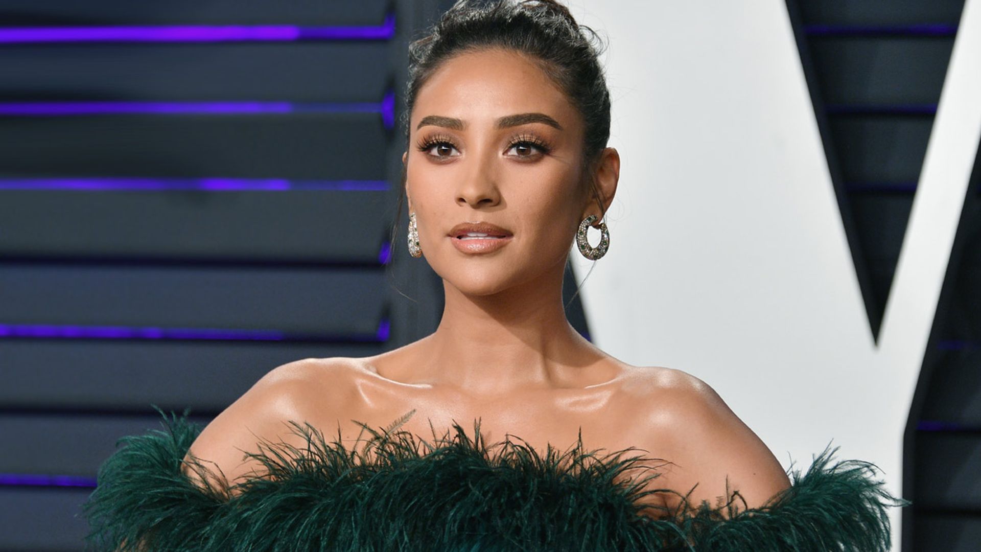 La actriz Shay Mitchell anuncia que ha sido mamá con esta foto tan tierna