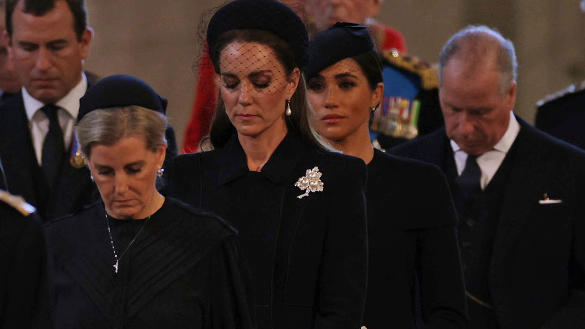 Kate Middleton lleva un broche de Isabel II que solo se ha lucido tres ...