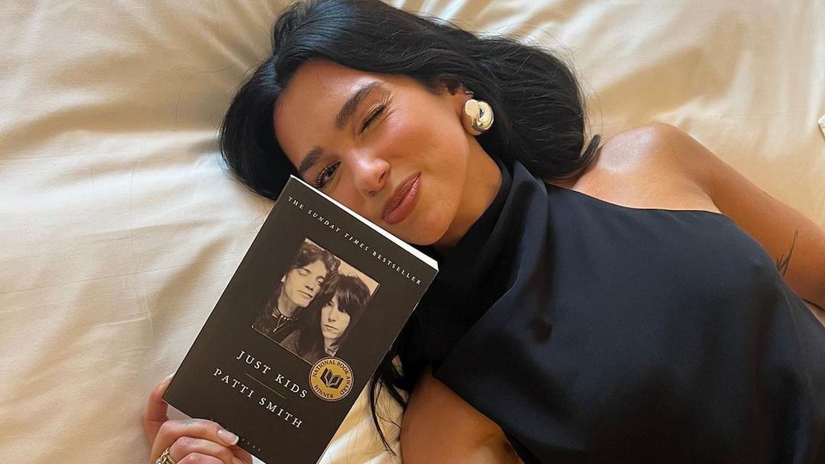 Dua Lipa tiene un book club y este es su libro del mes | ¡HOLA!