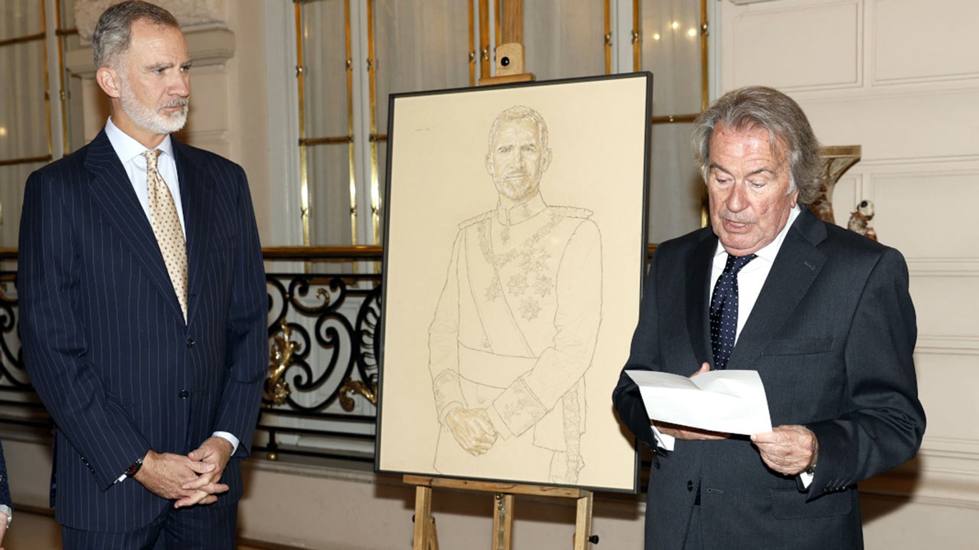 El simbólico homenaje que el rey Felipe ha recibido del internado de ...