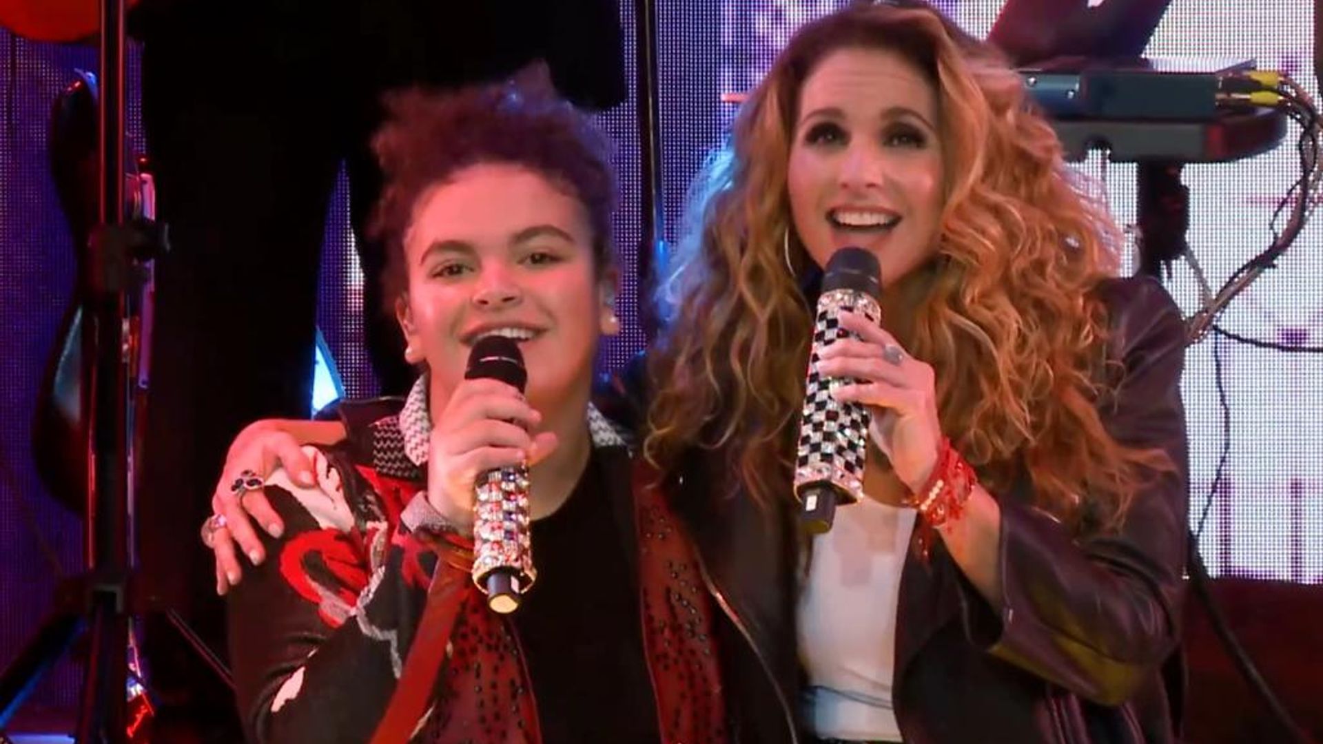 Lucero sorprende con un concierto junto a su hija | ¡HOLA!