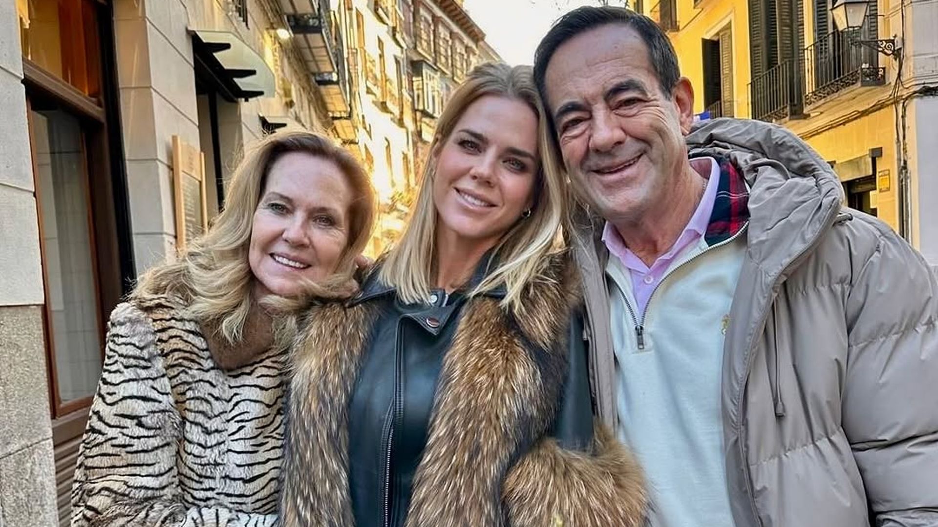 José Bono sopla las velas de su 74 cumpleaños rodeado de su familia en ...