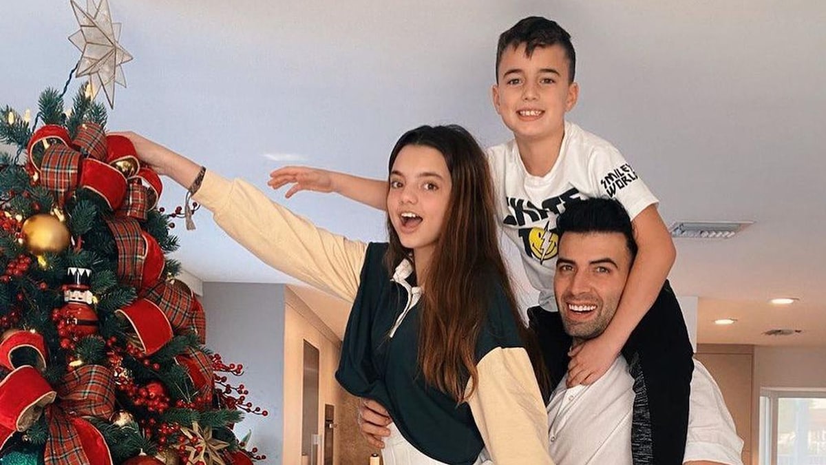 Jencarlos Canela cumple tradición navideña con sus hijos | ¡HOLA!