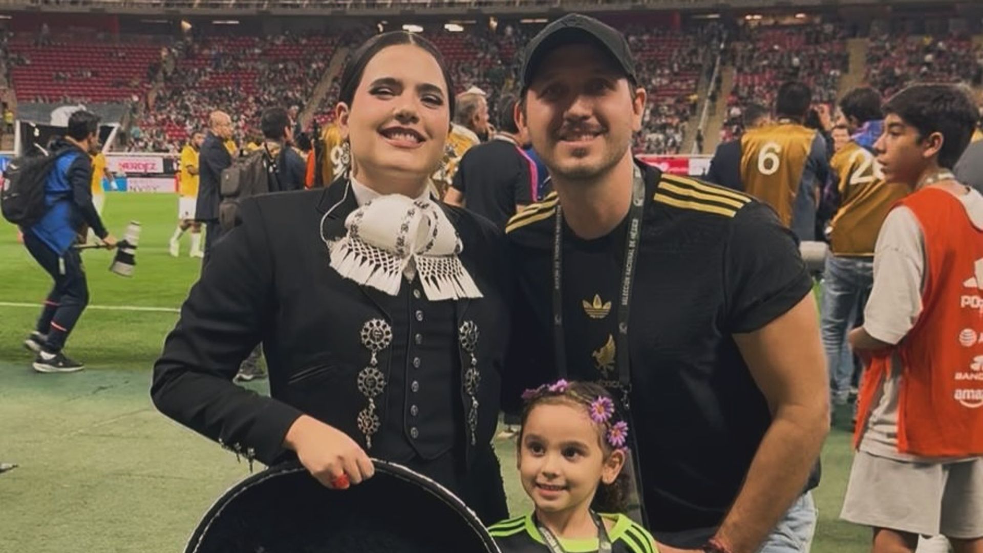 Camila Fernández celebra junto a su esposo e hija su triunfo al cantar ...