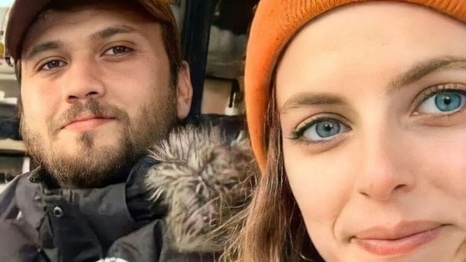 Bige Önal y Aras Bulut İynemli ponen fin a siete años de amor
