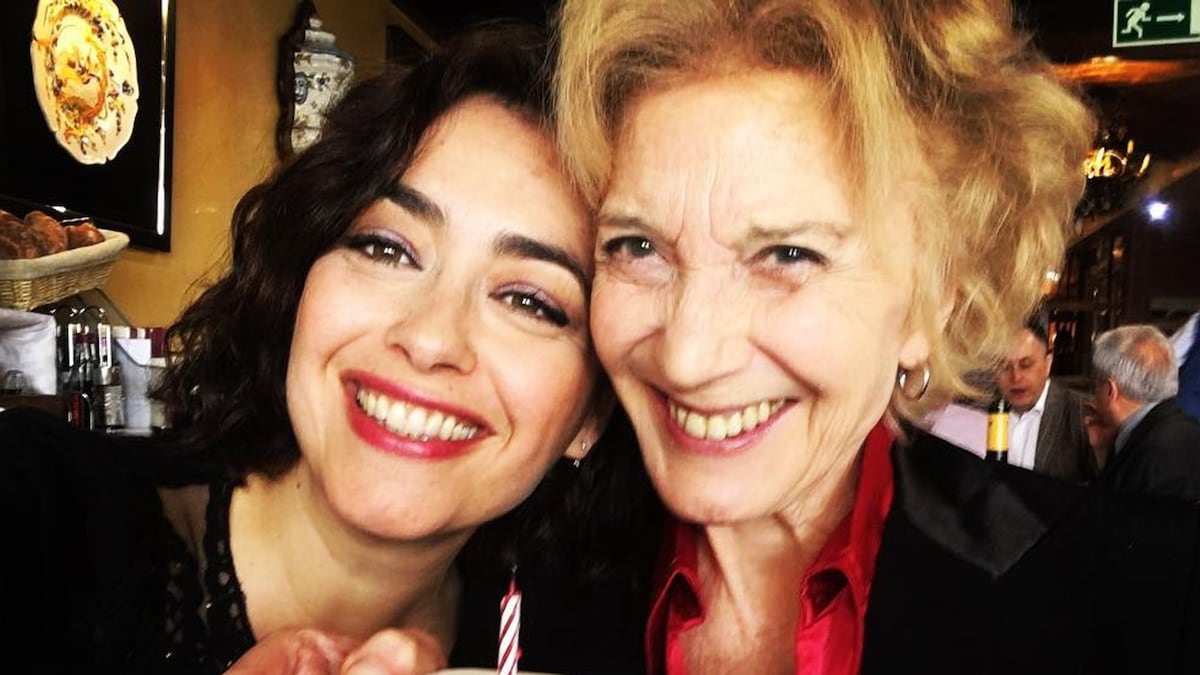 Marisa Paredes deja atrás a su hija, la actriz María Isasi, y a su ...