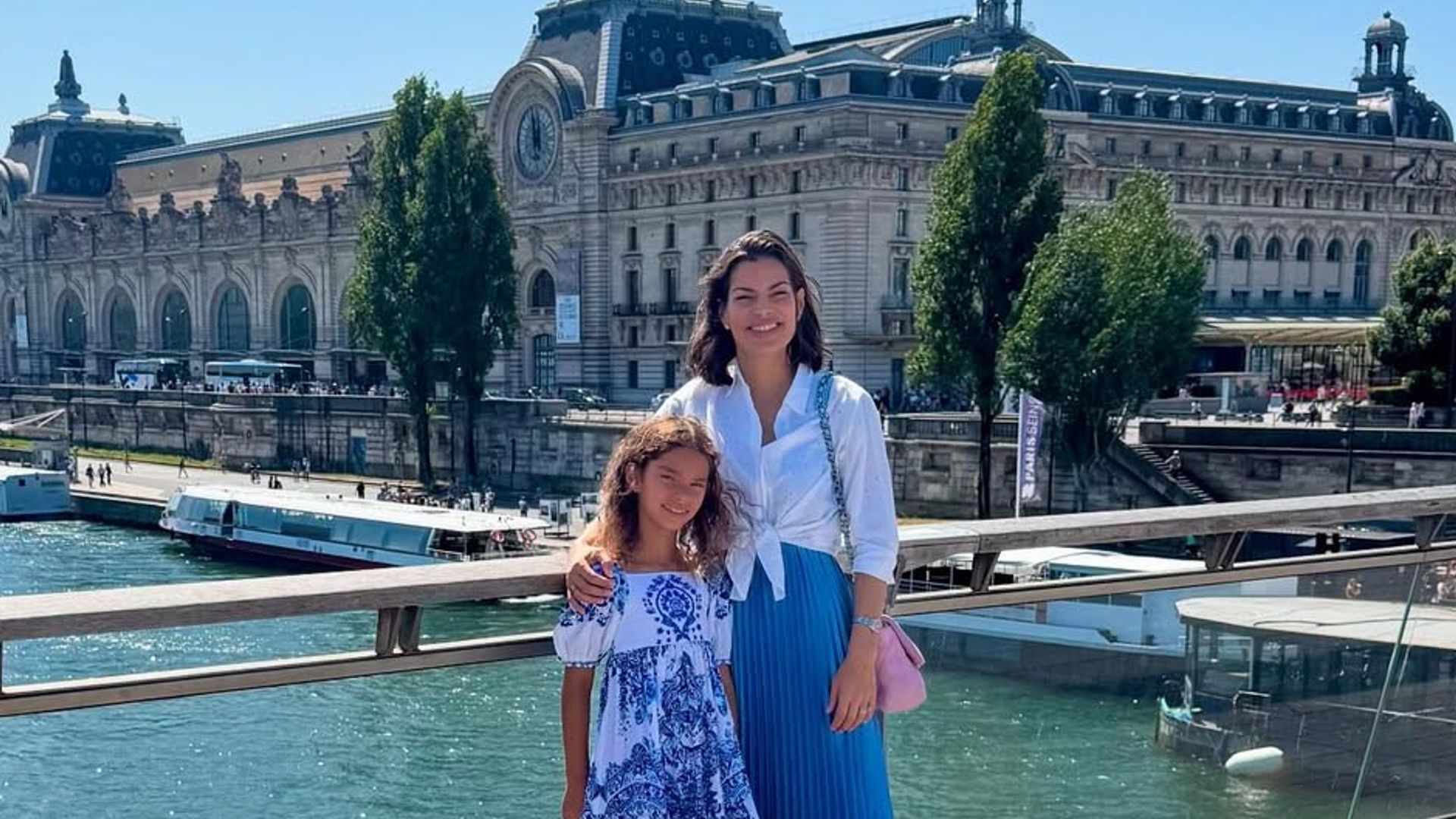 Bárbara Coppel disfruta de un inolvidable viaje a París con su mamá y ...
