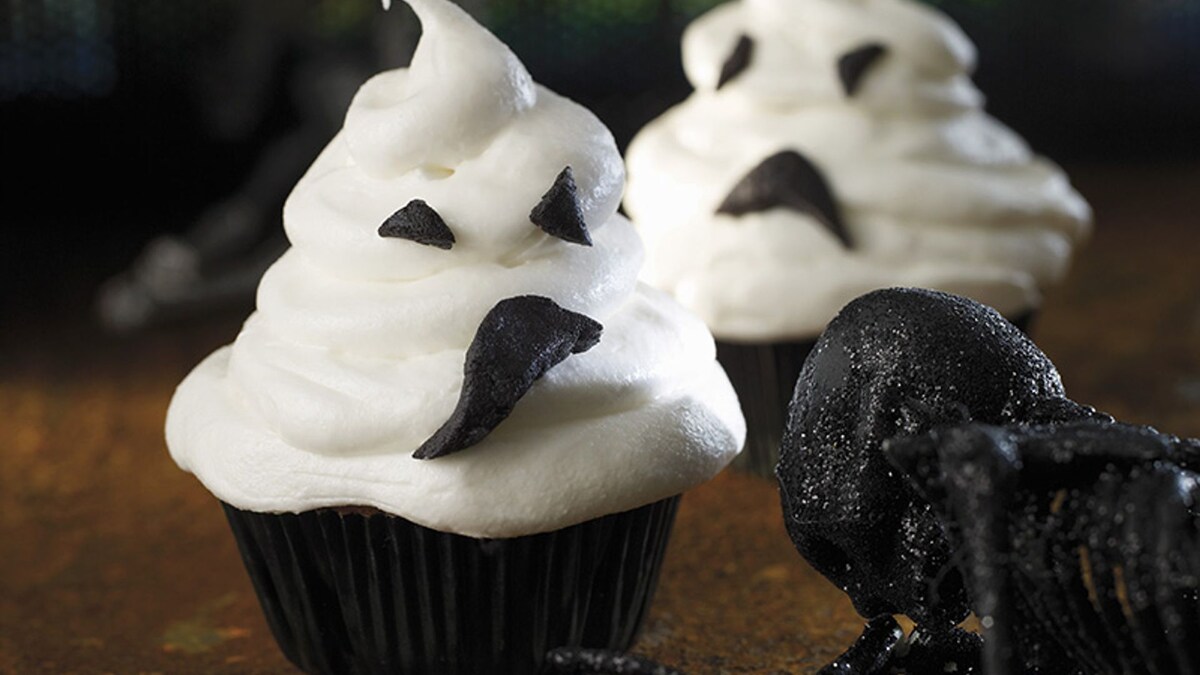 'Cupcakes' de chocolate fantasma