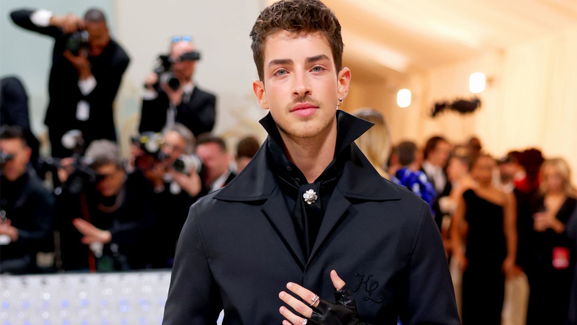 Manu Ríos, el actor español que ha vuelto a triunfar en la Gala MET