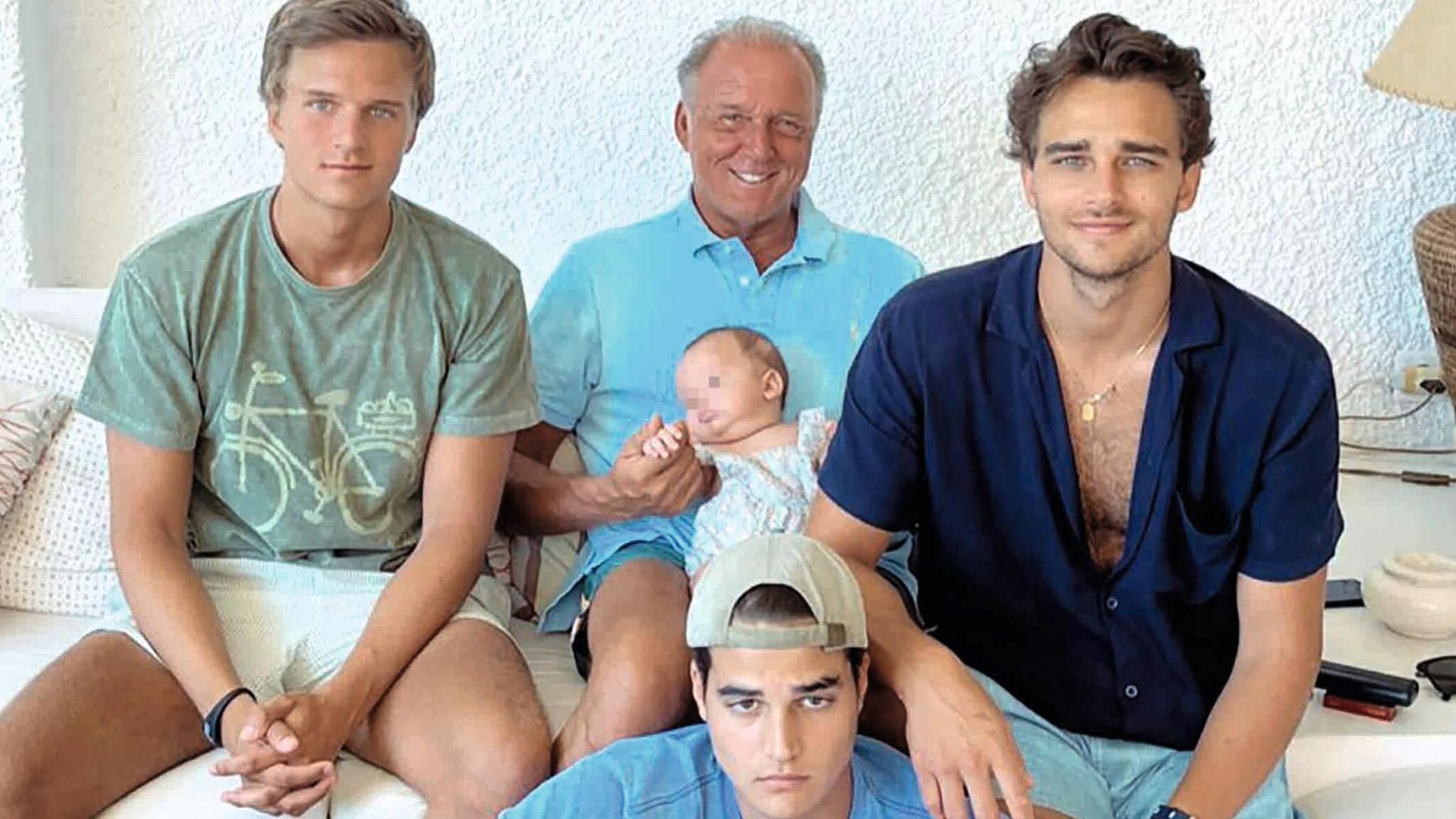 Pepe Barroso y su hijo Marco, en su posado más familiar