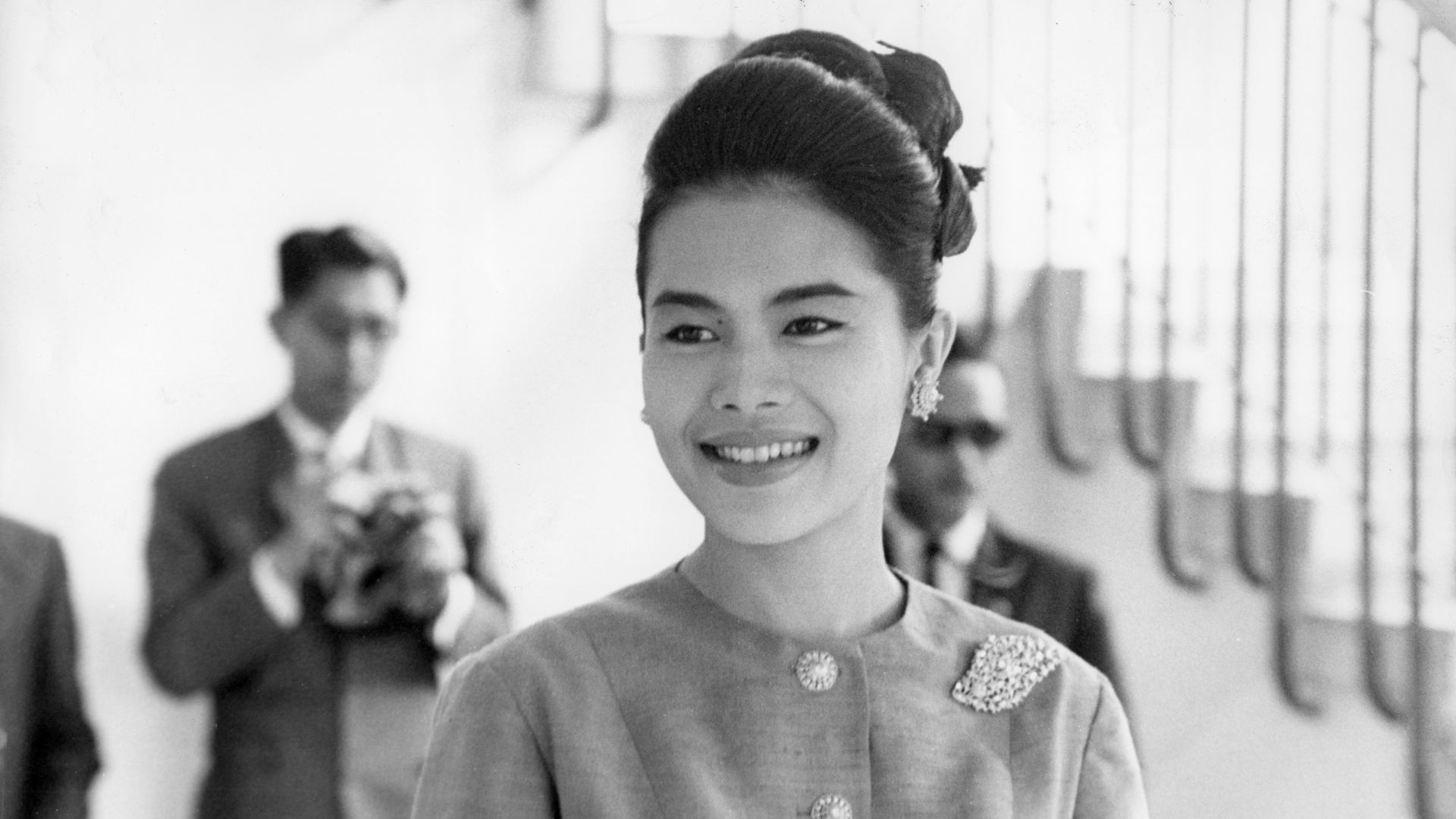 Muere la reina madre Sirikit de Tailandia a los 93 años: el país llora ...