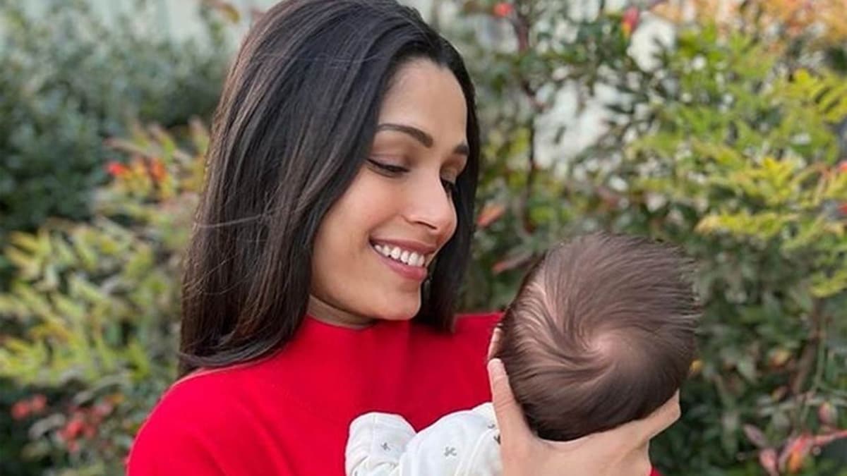 La primera foto de Freida Pinto junto a su marido y su hijo tras ser mamá