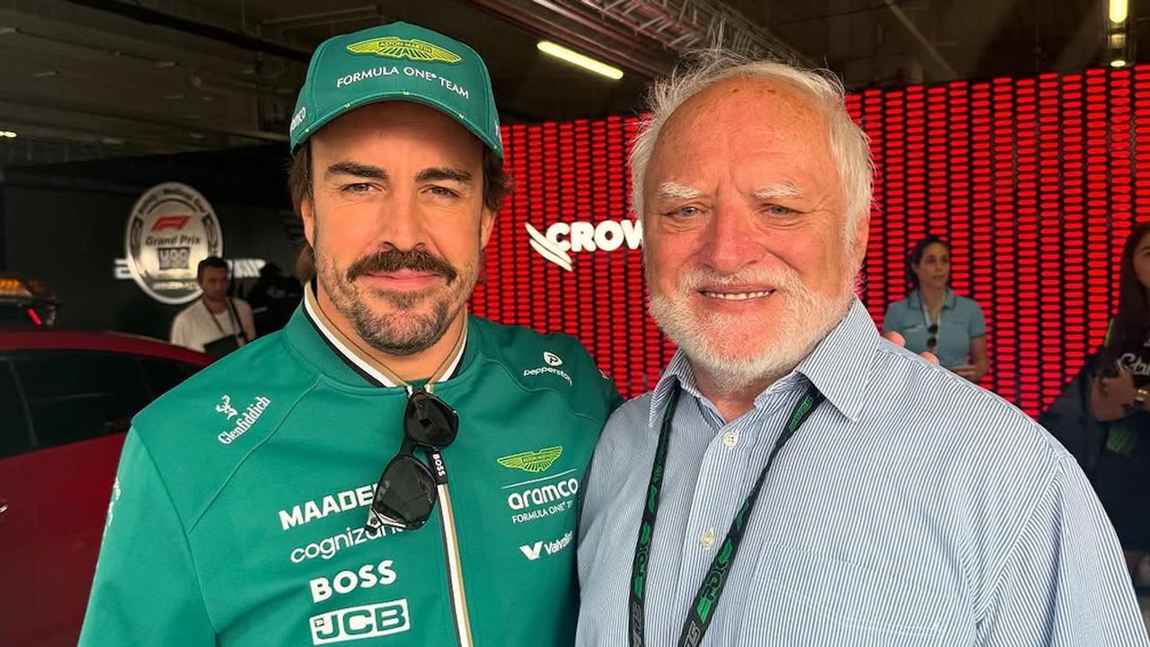 La foto de Fernando Alonso y el famoso 'señor del meme' que se ha hecho ...