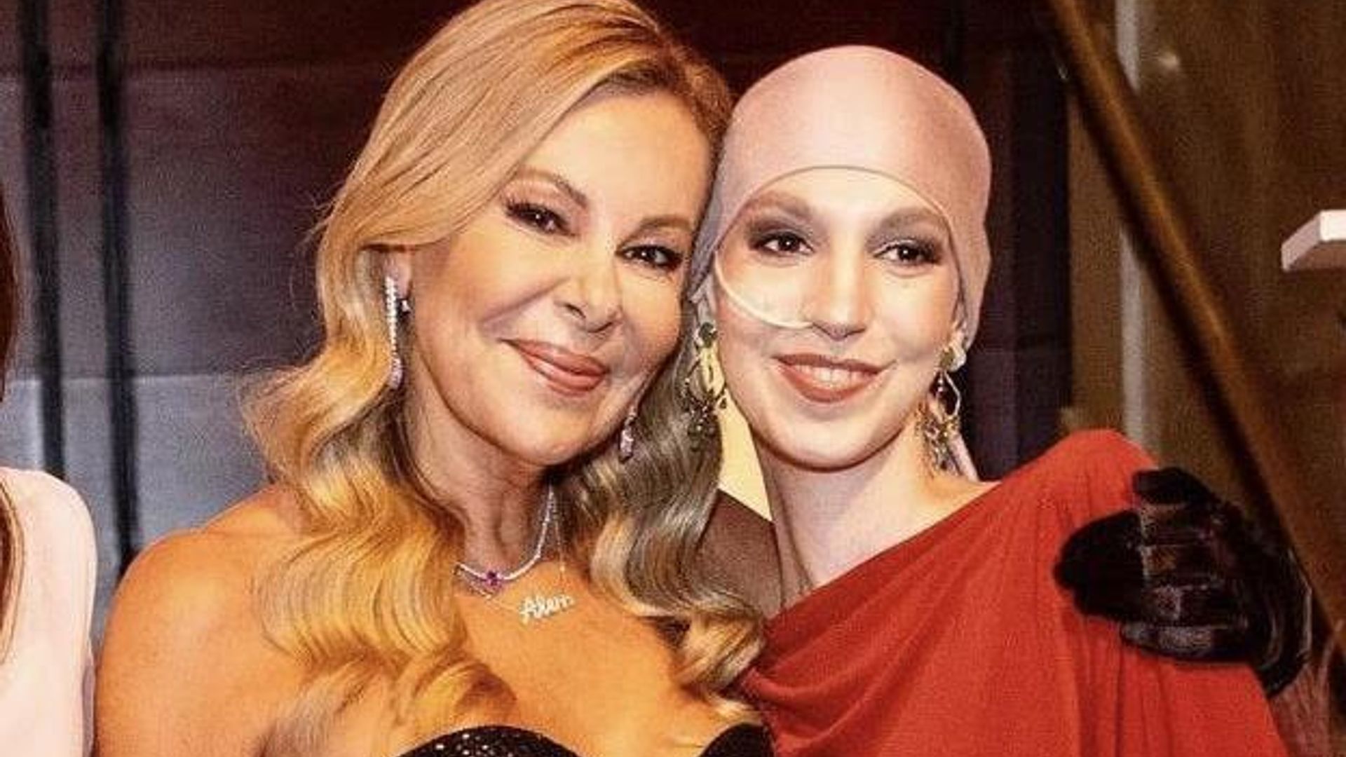 Ana Obregón se vuelca con Elena Huelva en su lucha contra el cáncer