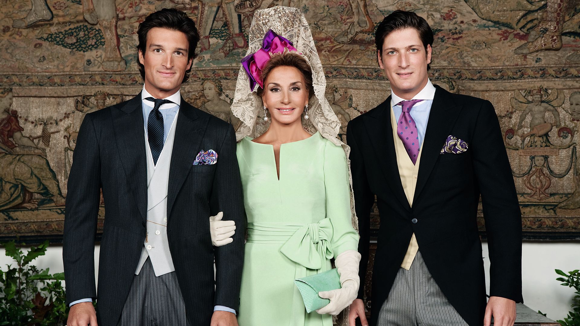 Naty Abascal, icono de estilo: su look de madrina con mantilla y otras ...