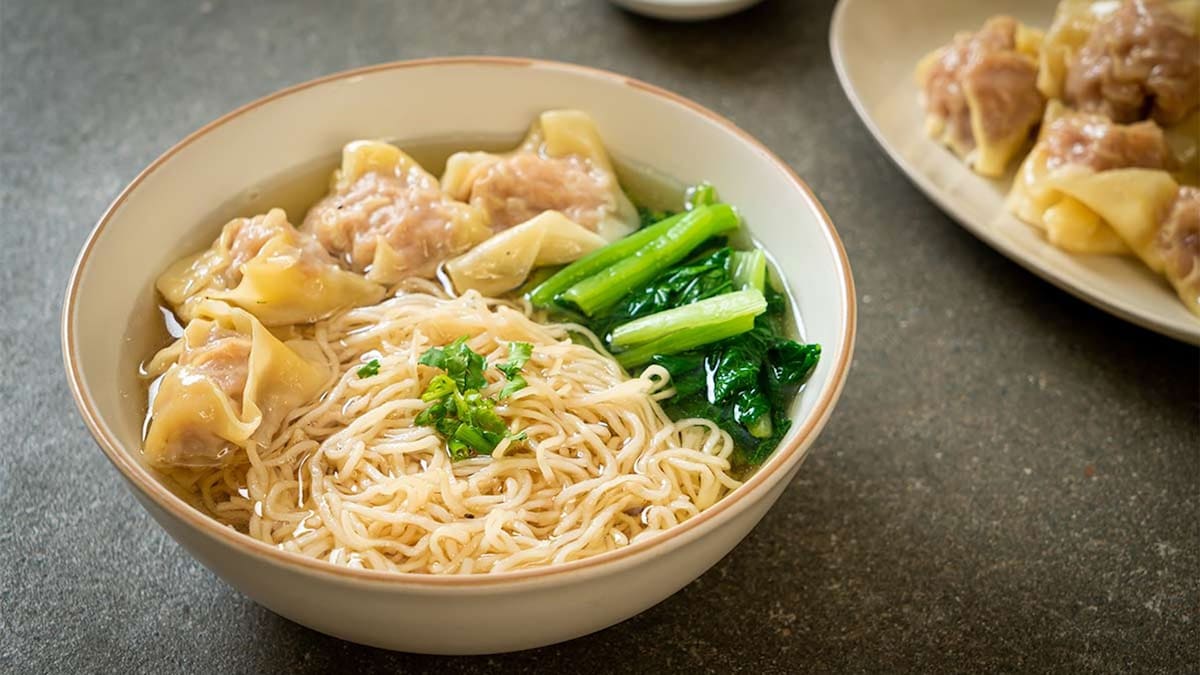 Sopa wonton con 'noodles' de arroz