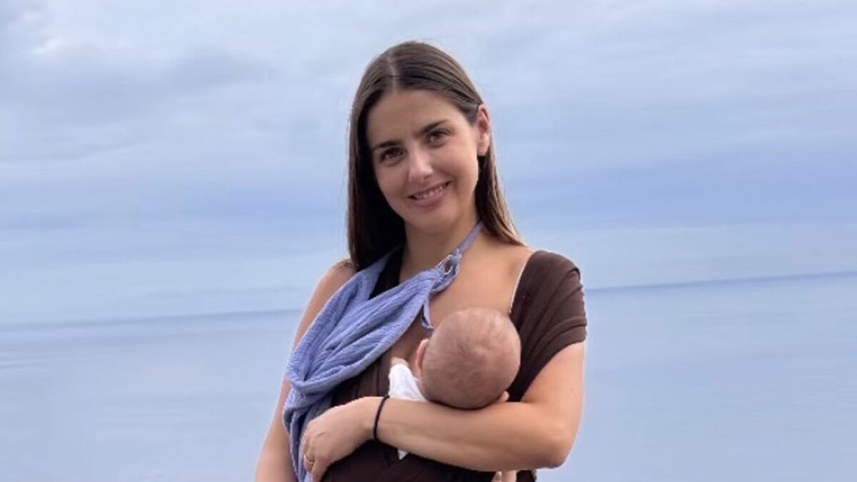 Milo, el compañero más tierno de Michelle Renaud en su regreso al trabajo | ¡HOLA!