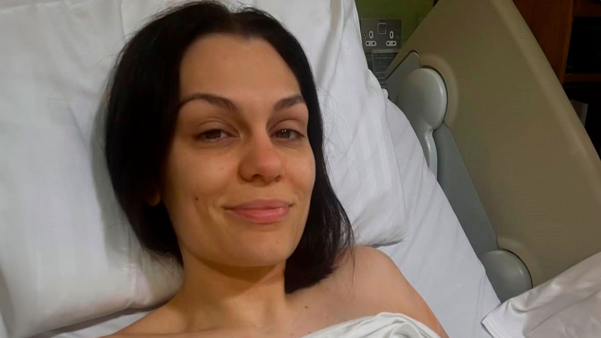 Jessie J, hospitalizada de urgencia tras su operación por cáncer de ...