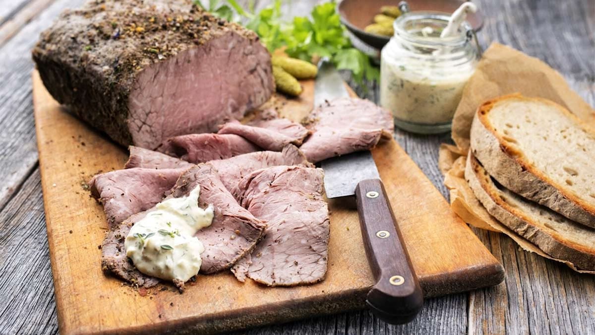 Rosbif con salsa tártara