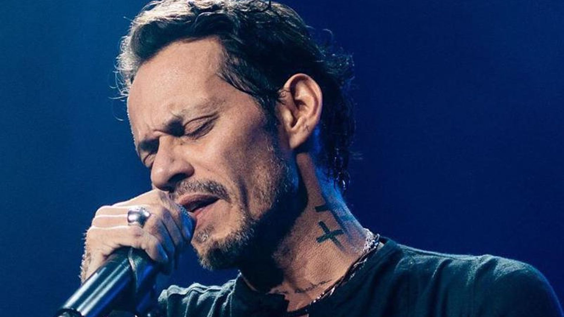 Marc Anthony rompe en llanto durante concierto en Puerto Rico | ¡HOLA!