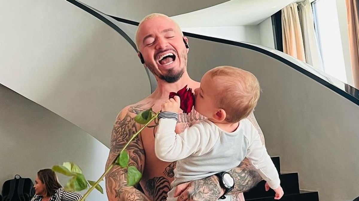J Balvin celebra el bautizo de su hijo, Río, en casa y cobijado por el ...