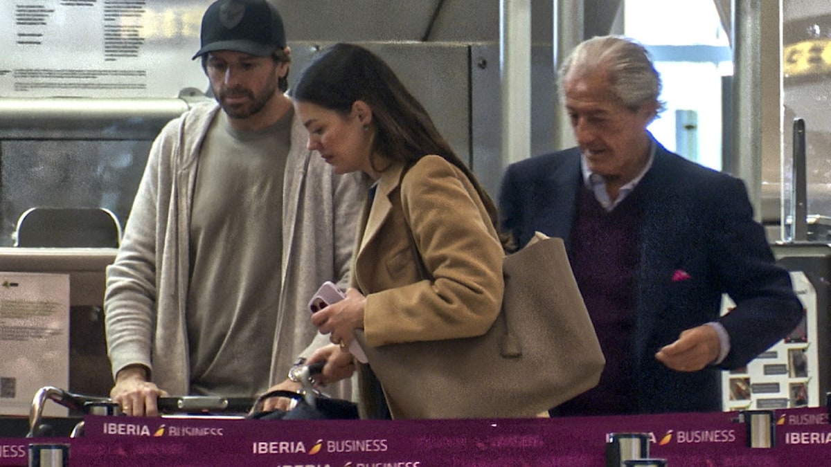 El viaje familiar de Isabelle Junot con Álvaro Falcó, su padre y la pequeña Philippa a las ...