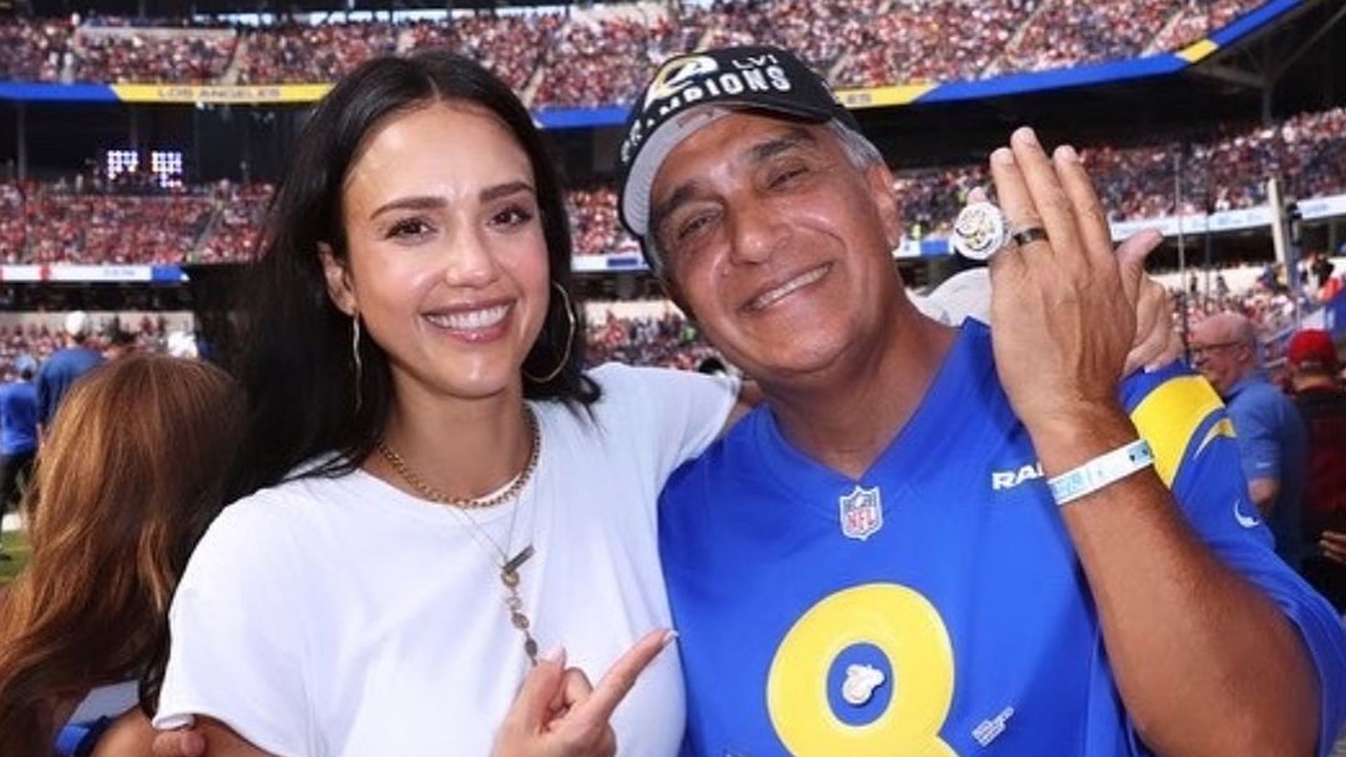 Jessica Alba presume de padre y sus fans se enamoran de su sentido del ...