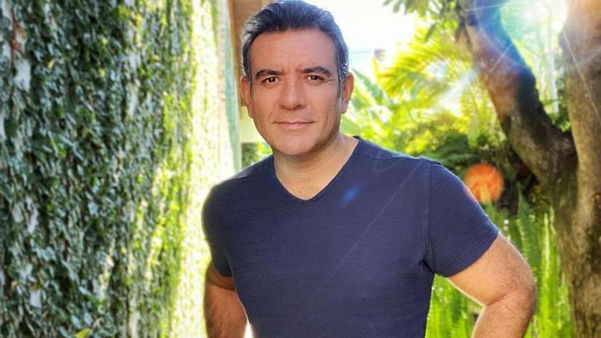 Héctor Sandarti vuelve a la tv con un famoso show | ¡HOLA!