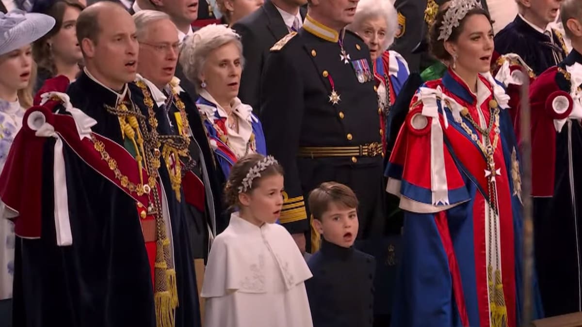 El príncipe Louis canta 'God Save the King' durante la coronación de ...